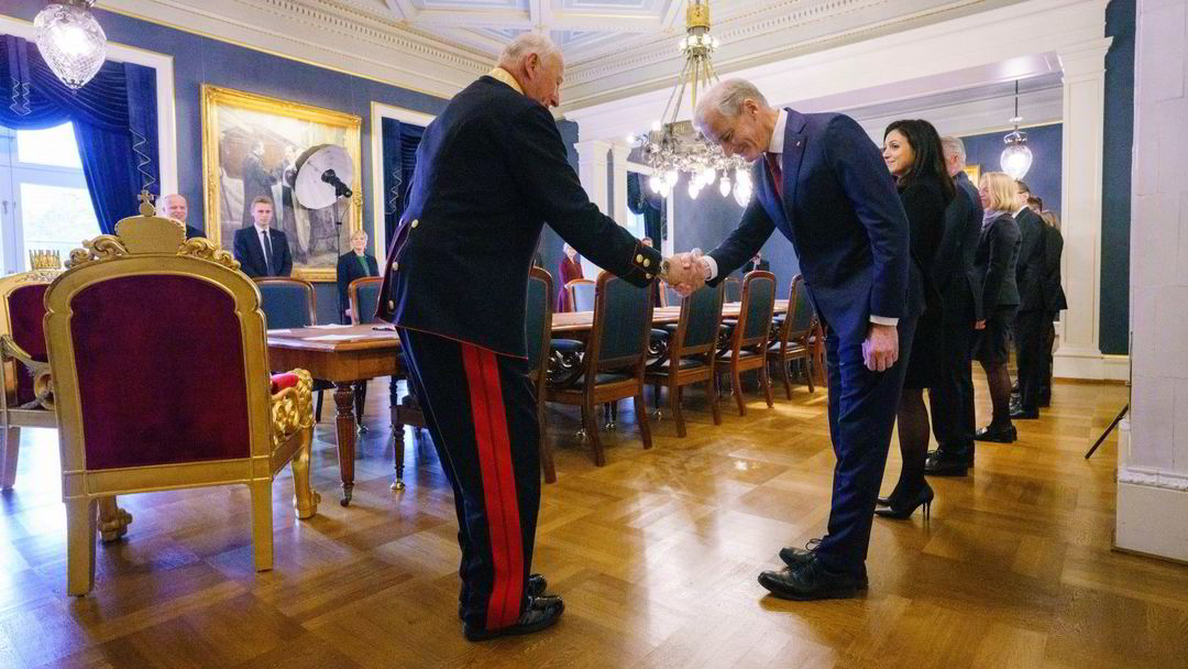 Støre hadde kongen på middag mens debatten om Aps krise raste | DN