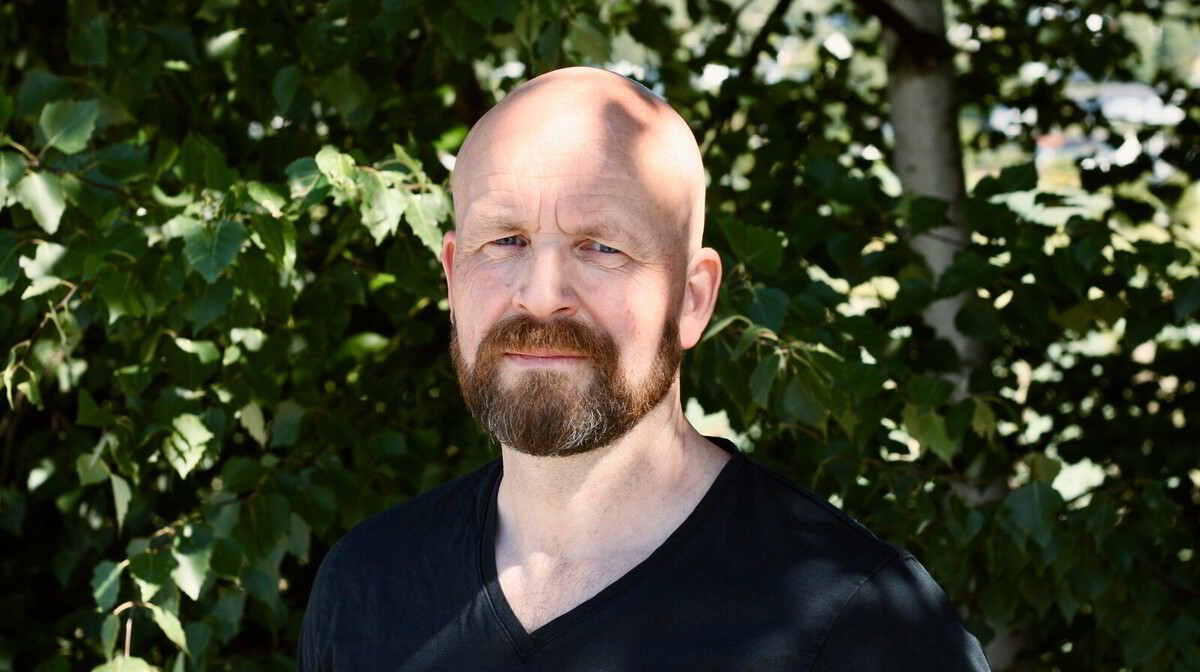 Anmeldelse av romanen «Ikke mennesker jeg kan regne med» av Kyrre Andreassen. (+) | DN