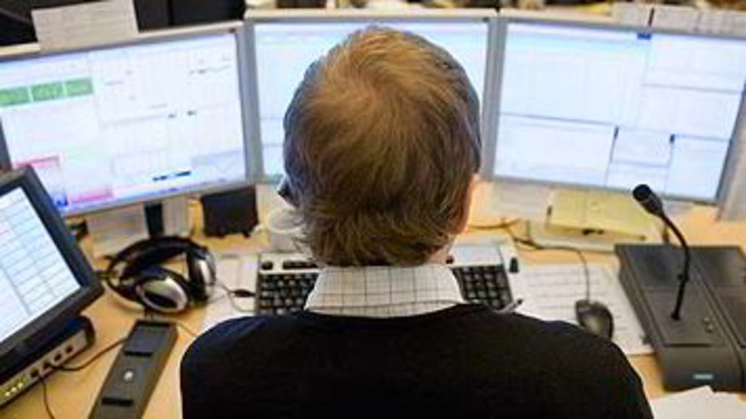 Finanseliten klistret til skjermen | DN