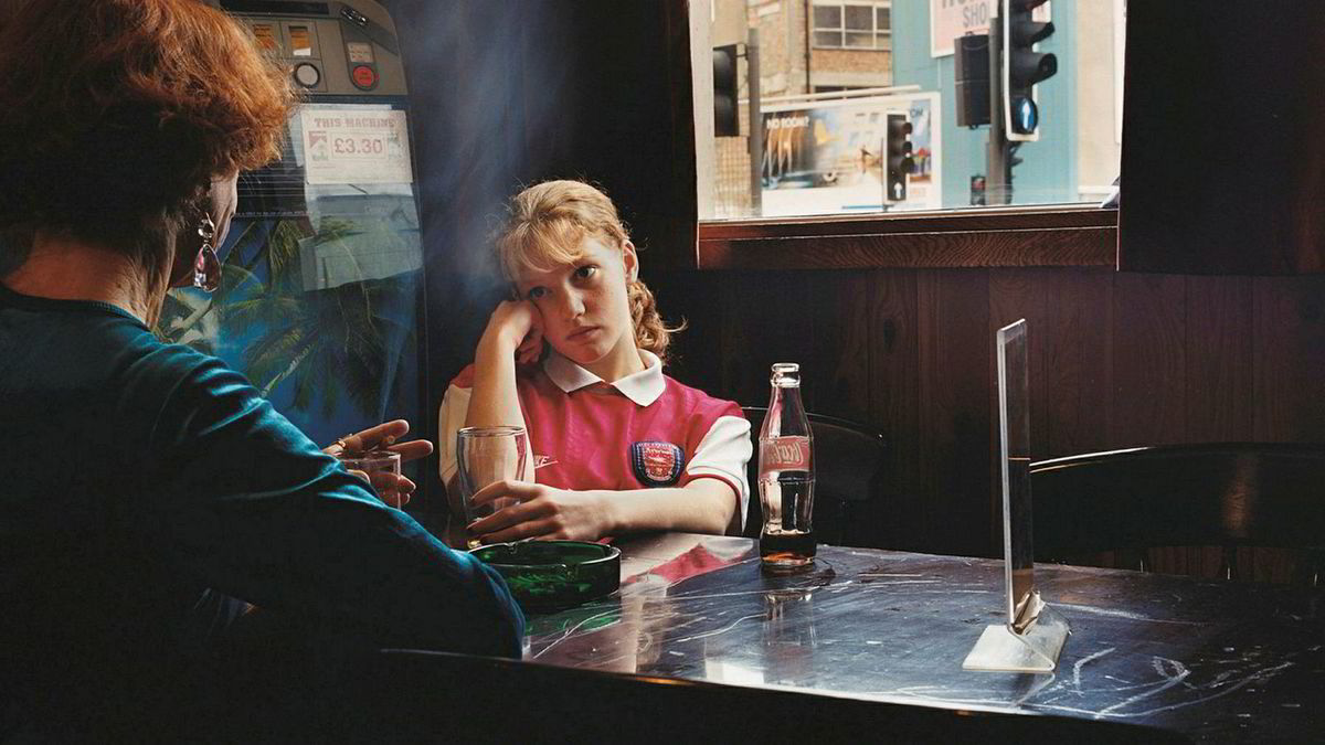 Fotograf Hannah Starkey utgir 20 år med kvinnebilder i ny fotobok | DN