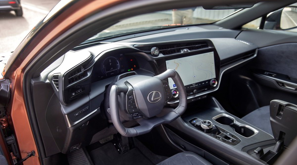 Biltest av Lexus RZ 450e: Første styremøte (+) | DN