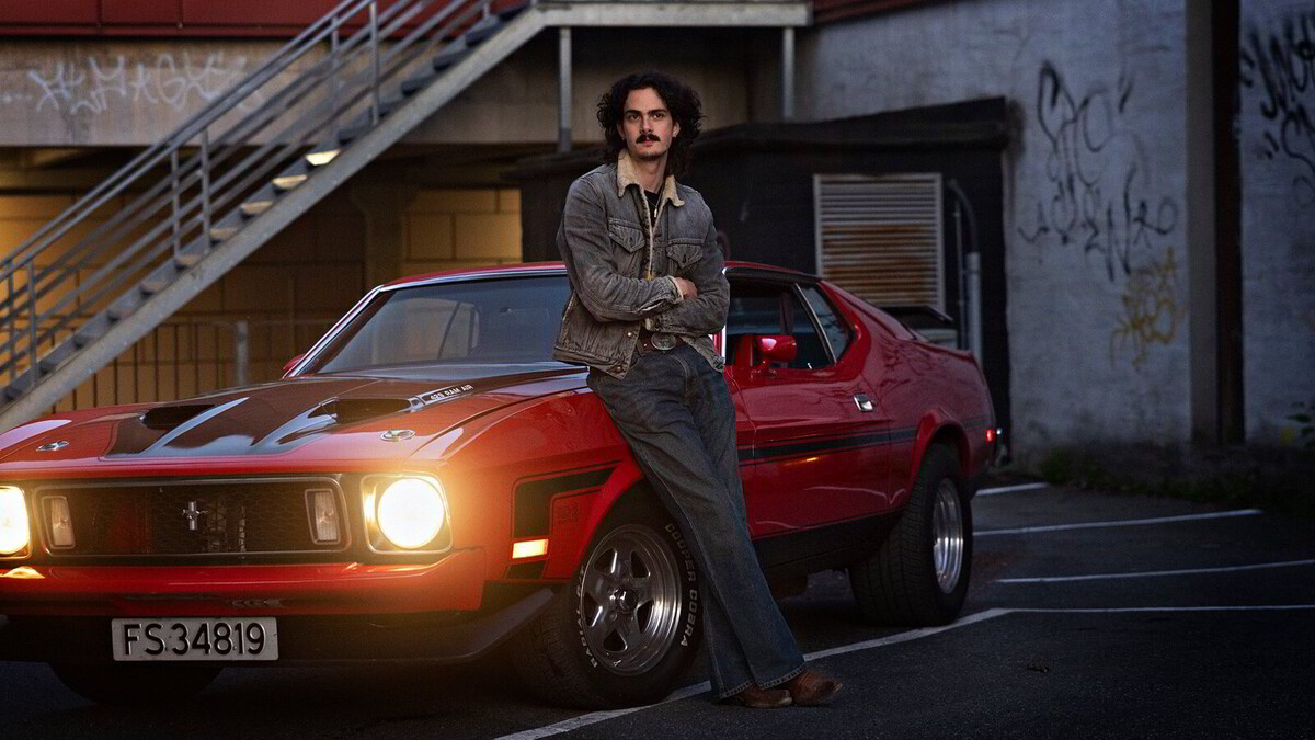 Mitt kjøretøy med Ole-Petter Rasmussen og hans Ford Mustang Mach1. (+) | DN