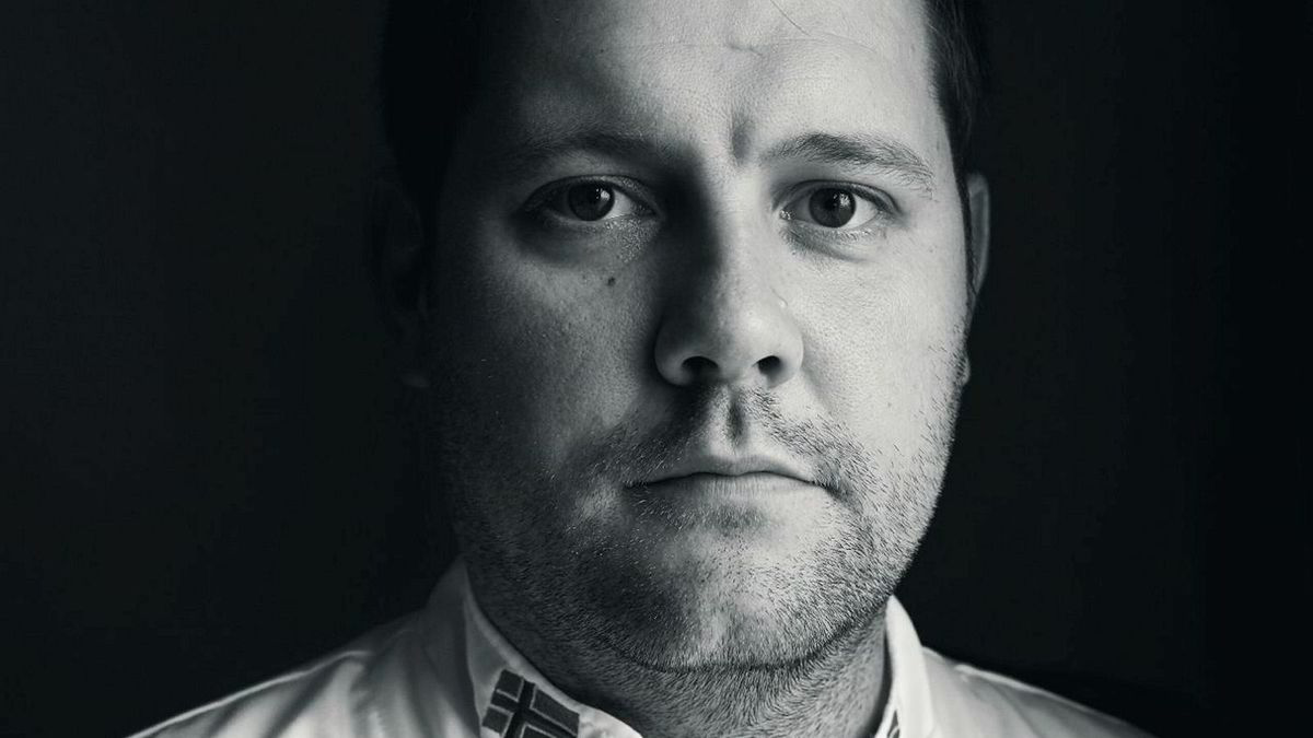 Bocuse d'Or-vinner Christopher Davidsen gir ut kokeboken «Mat hjemmefra ...