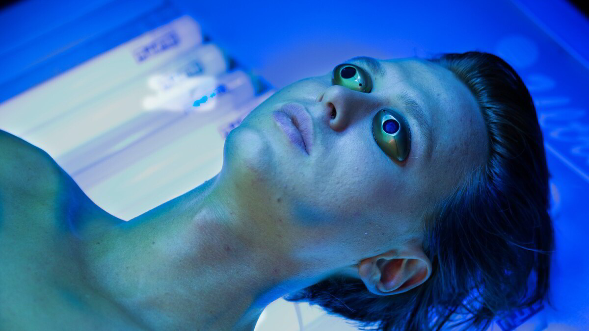 Henrik Holm spiller svindler Philip Holst-Cappelen i serien «Fantomet Philip» (+) | DN