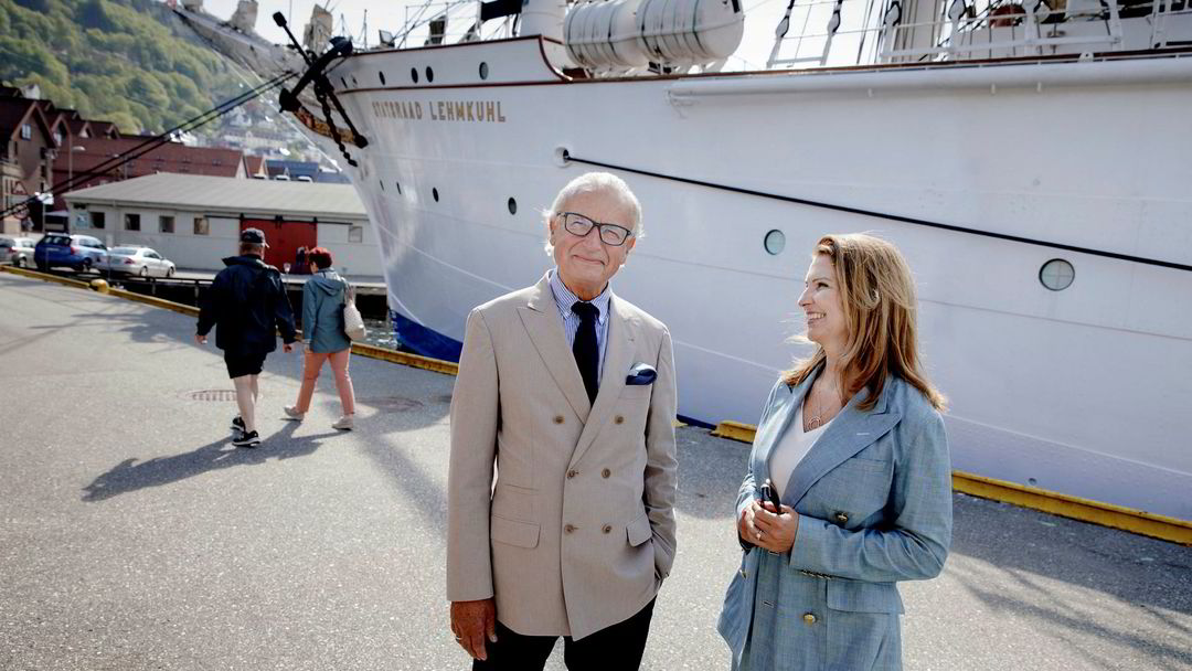 Friele har én milliard å kjøpe for (+) | DN