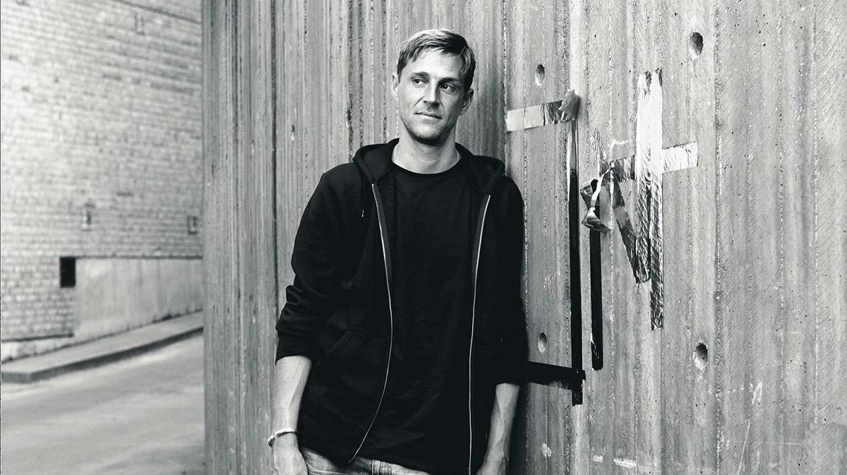 I intervjuboken Kunstarbeid intervjuer Ika Kaminka og Ingvill Henmo ...